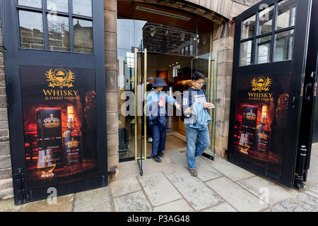 The Scottish Whisky Gift Shop, Edinburgh Castle, Edinburgh, Scotland UK ...