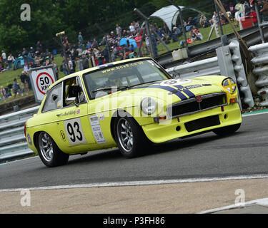 MGB GT V8 at Bernie's V8 & Historic Outlaws car racing at Brands Hatch ...