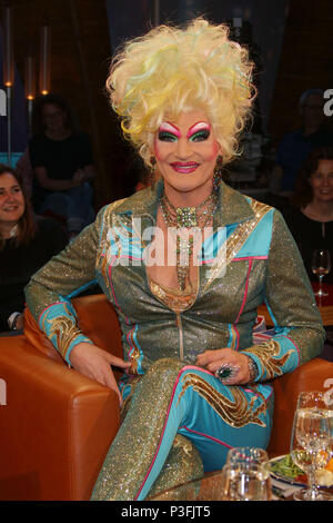 German drag queen Olivia Jones (L) an Biggi Bardot (R) pose at the ...