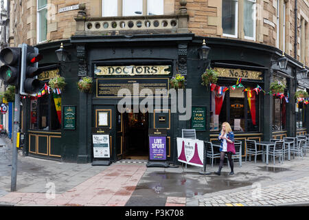 Doctors pub, Edinburgh Old Town, Edinburgh, Scotland, United Kingdom ...