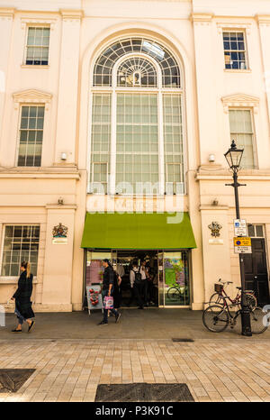 Waitrose Motcomb Street, Knightsbridge Stock Photo - Alamy