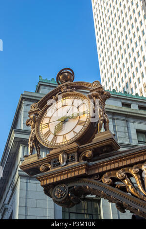 PUBLIC CLOCK KAUFMANN DEPARTMENT STORE BUILDING SMITHFIELD STREET ...