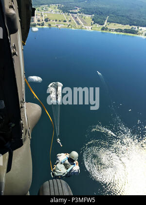 A Soldier with 83rd Troop Command's 3rd Battalion, 20th Special Forces ...