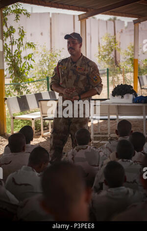 An Iraqi Counter-Terrorism Service instructor demonstrates how to ...
