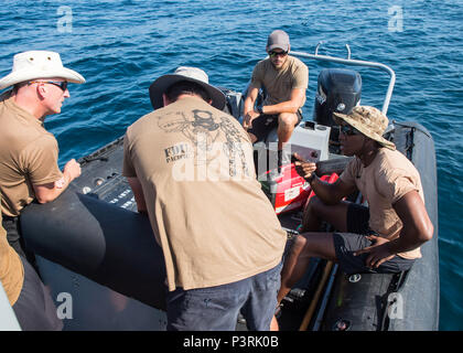 Clearance Divers from Fleet Diving Unit-Pacific and port inspection ...