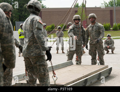 U.S. Soldiers with the 250th Multi-Role Bridge Company, Connecticut ...