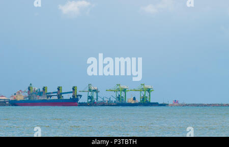 Vitória,ES - 20/11/2015: Porto de Tubarão - Localizado na Capital do ...