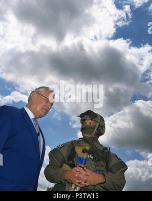 Penzing, Germany. 19th June, 2018. In a simulated scenario, special ...