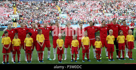 Players of Senegal sing their national anthem prior to the World Cup ...