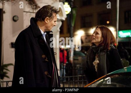 LIAM NEESON, JULIANNE MOORE, CHLOE, 2009 Stock Photo - Alamy