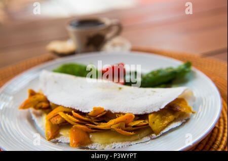 Tapioca com tucumã, comida típica de Manaus, Amazonas Stock Photo - Alamy