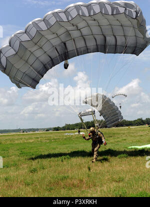 Special Tactics Airmen from the 720th Special Tactics Group, Hurlburt ...