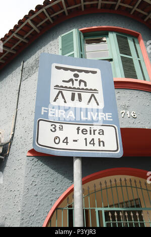 Placa indica Feira Livre em São Paulo Stock Photo - Alamy