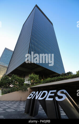 Vista do Prédio do BNDES no Centro do Rio. O imponente edifício está ...