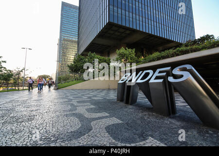 Vista do Prédio do BNDES no Centro do Rio. O imponente edifício está ...