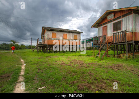 Uarini AM Palafitas Ribeirinha Palafitas Casas Moradias residências Rio ...
