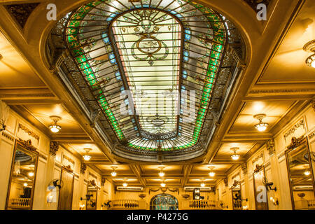 Teto da Confeitaria Colombo, no Centro do Rio de Janeiro Stock Photo ...