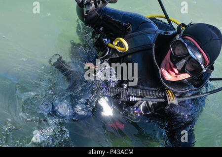 U.S. Army divers of the 569th Engineer Dive Detachment, located in Fort ...