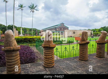 Maior escultor vivo do Brasil, o pernambucano Francisco Brennand tem ...