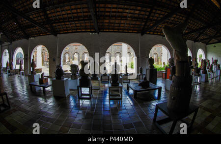 Maior escultor vivo do Brasil, o pernambucano Francisco Brennand tem ...