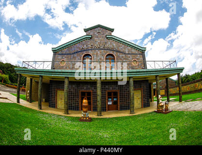 Maior escultor vivo do Brasil, o pernambucano Francisco Brennand tem ...
