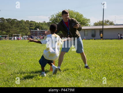 CAMP ALLEN ELEMENTARY SCHOOL, NORFOLK, Va. - Pfc. Jaida Smith, a U.S ...