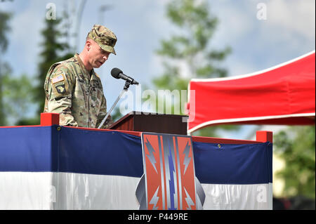 The 44th Expeditionary Signal Battalion Commander U.S. Army Lt. Col ...