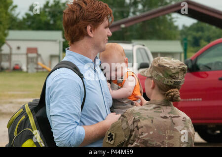 Spc. Amber Roop of Broken Arrow, Oklahoma, a member of Alpha Company ...