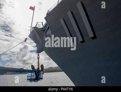 USS Decatur (DDG-31) at anchor in 1976 Stock Photo - Alamy