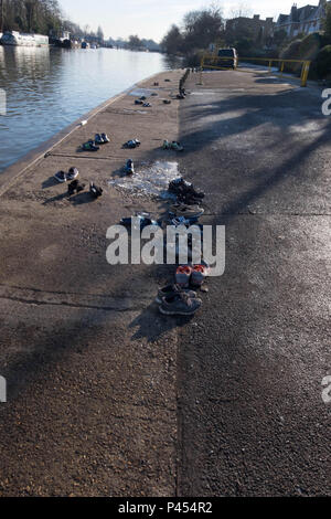 molesey lock and tow path Stock Photo - Alamy