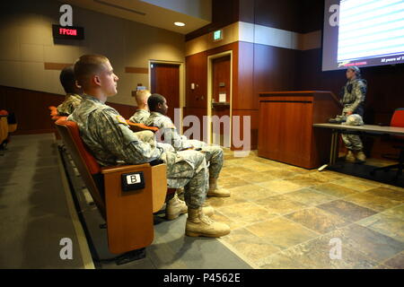 U.S. Army Soldiers assigned to the 635th Transportation Detachment ...