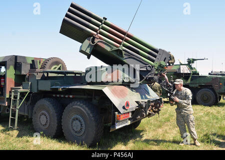 The Polish WR-40 Langusta is a 122mm self-propelled multiple rocket ...