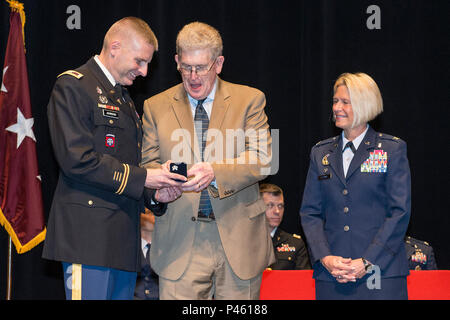 U.S. Army Col. Eric Johnson, incoming commander of 82nd Airborne ...