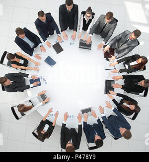 People at round table session Stock Photo - Alamy