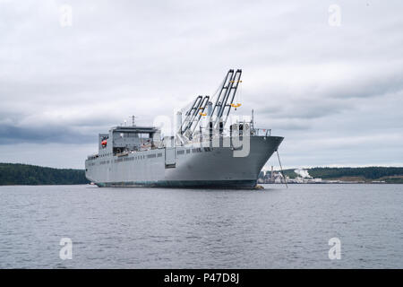 T-AKR-300 USNS BOB HOPE, A BOB HOPE CLASS VEHICLE CARGO SHIP OF THE ...