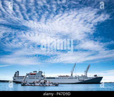 T-AKR-300 USNS BOB HOPE, A BOB HOPE CLASS VEHICLE CARGO SHIP OF THE ...