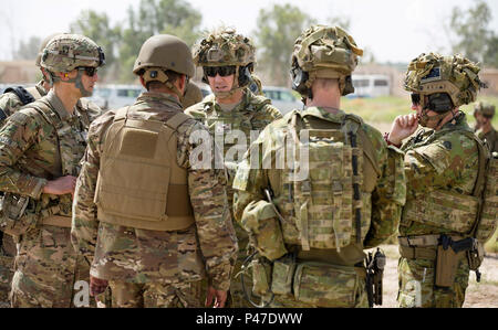 Australian Army Major General Stephen Porter, right, AM, and Chinese ...
