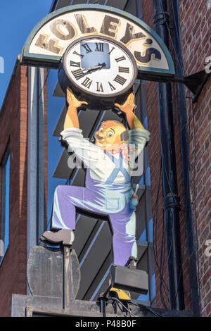 Ireland, Dublin, Merrion Row, Foley’s Bar, Guinness clock sign Stock ...