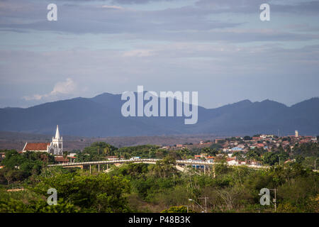 ALMENARA, MG - 30/10/2014: ALMENARA - Panorâmica da cidade de Almenara ...