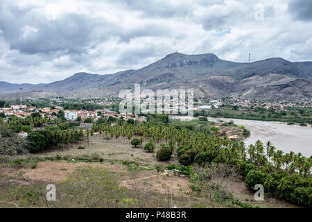 ALMENARA, MG - 30/10/2014: ALMENARA - Panorâmica da cidade de Almenara ...