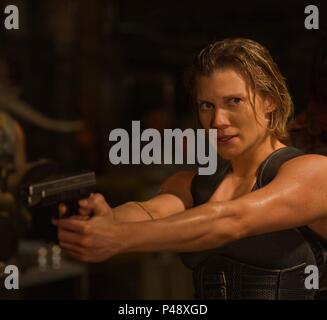 RIDDICK (2013) KATEE SACKHOFF DAVID TWOHY (DIR) 002 MOVIESTORE ...