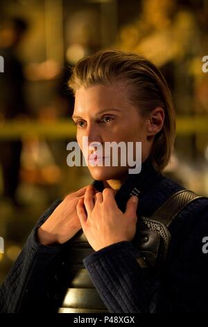 RIDDICK (2013) KATEE SACKHOFF DAVID TWOHY (DIR) 002 MOVIESTORE ...