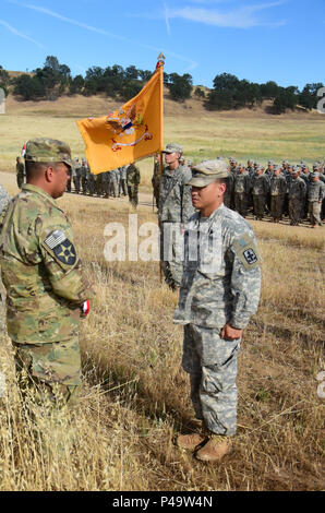 Capt. Kealiihoouluahui Ichimura of 299th Cavalry Regiment, Hawaii Army ...