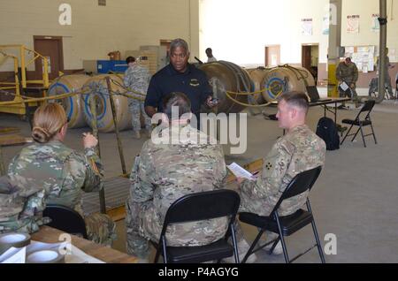 An instructor with the Sling-Load Inspector Certification Course guides ...