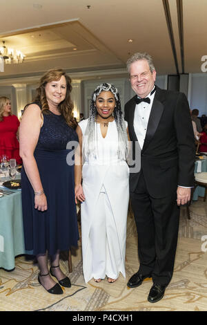 Veronica Priem, Wé McDonald and Curtis Priem attend Find Your Light ...
