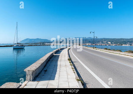 The Floating Bridge and Causeway at Lefkada Stock Photo - Alamy