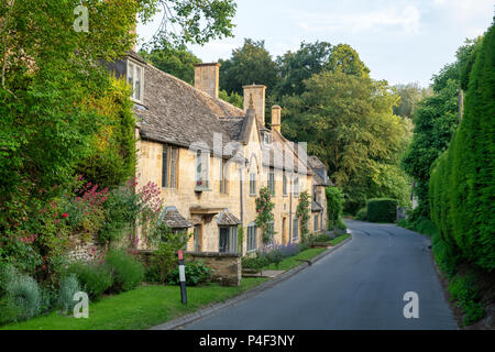 Cotswold cottages, Broad Campden, Gloucestershire, Cotswolds, England ...