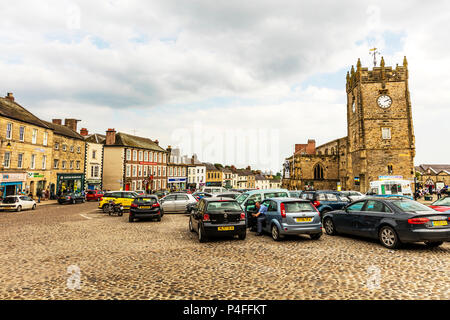 Historic Market Place in Richmond, North Yorkshire, Yorkshire Dales ...