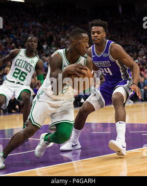 Sacramento Kings guard Buddy Hield (24) inbounds a ball during the ...
