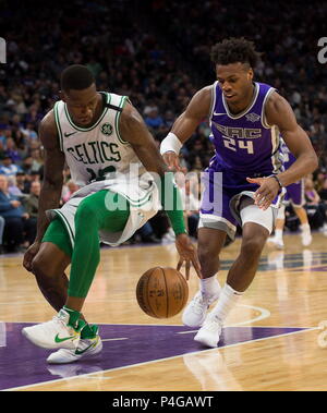 Sacramento Kings guard Buddy Hield (24) inbounds a ball during the ...